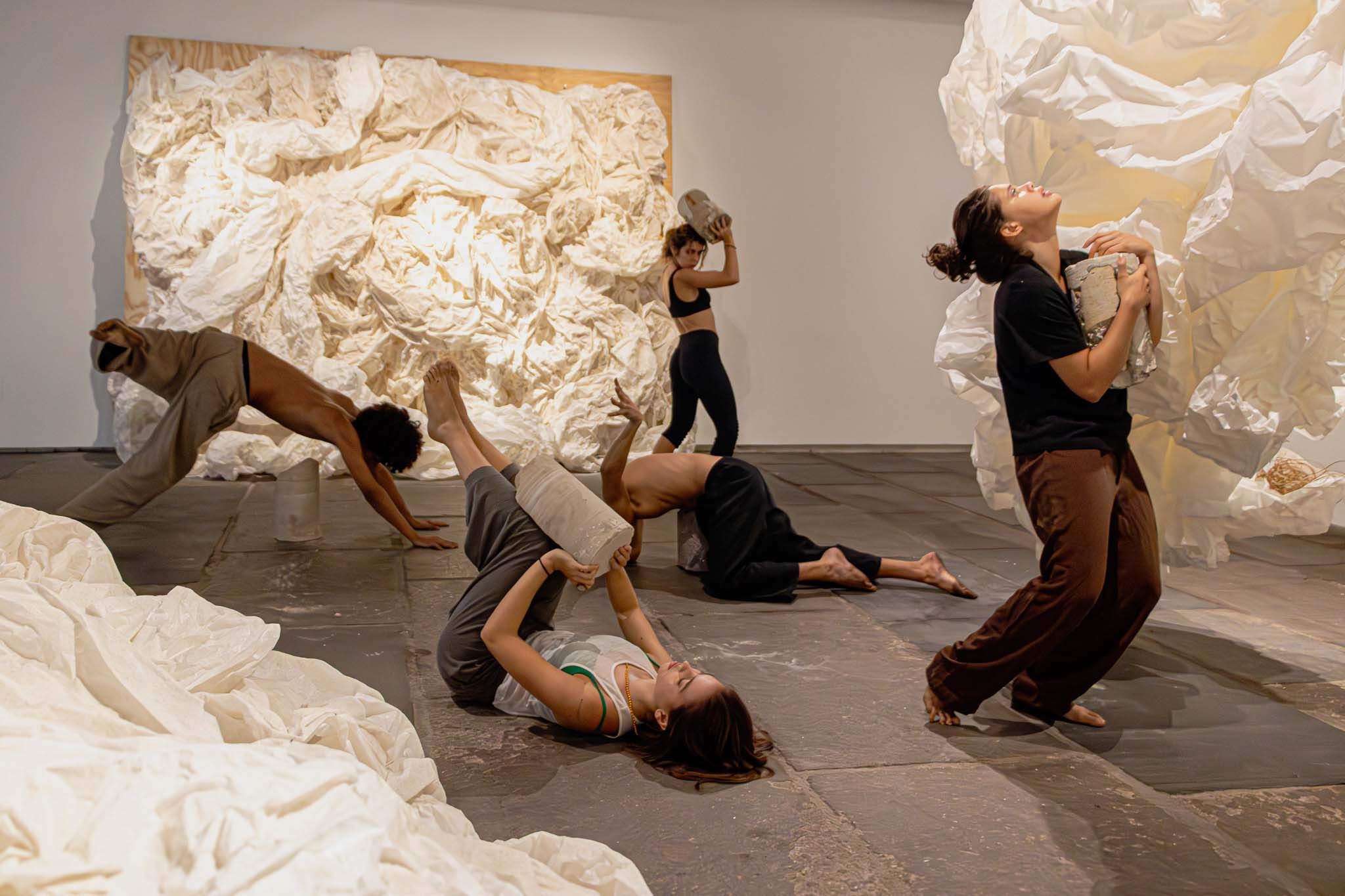 Dança e Arte em Sintonia: Laboratório 60 se Apresenta na Exposição de ...